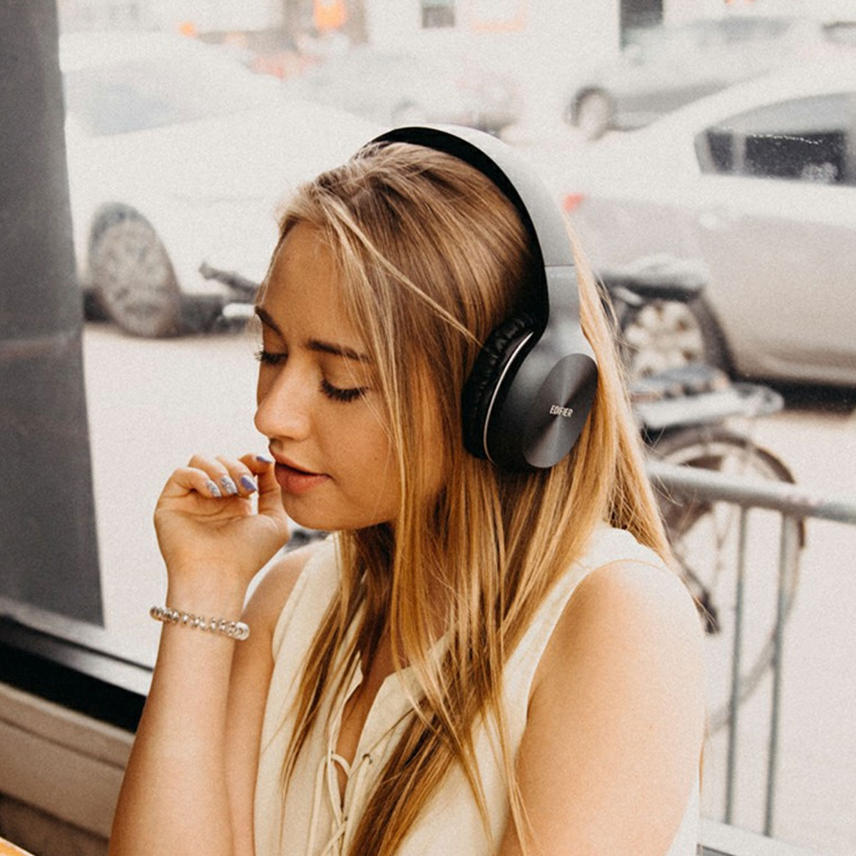 Edifier W800BT Bluetooth headphones | Edifier Indonesia